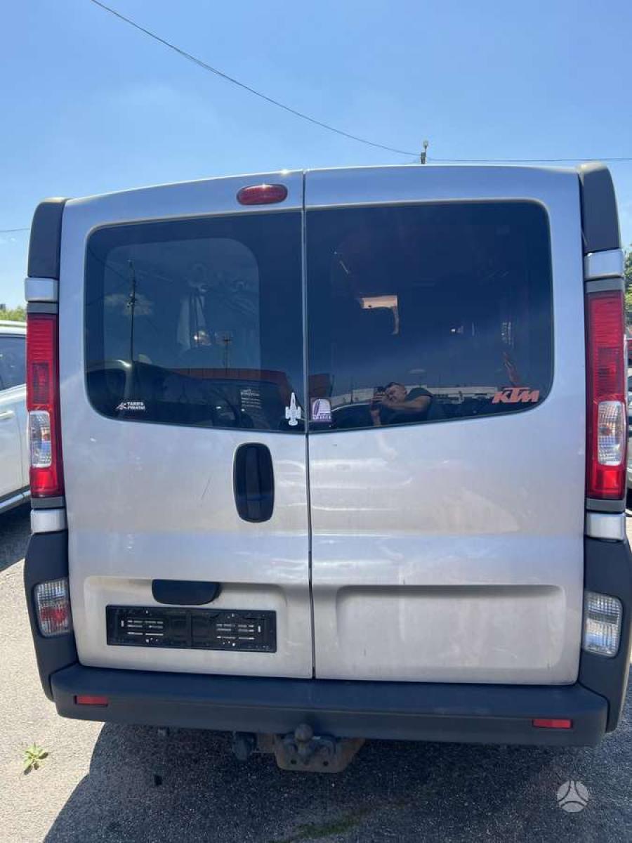 Pelēks Opel Vivaro 2011 Panevēža, ar dzinēja tilpumu 2.00 L un nobraukumu 286 tūkst. km par 5200 €, foto 5 vietnē AUTOMOTO.COM.LV