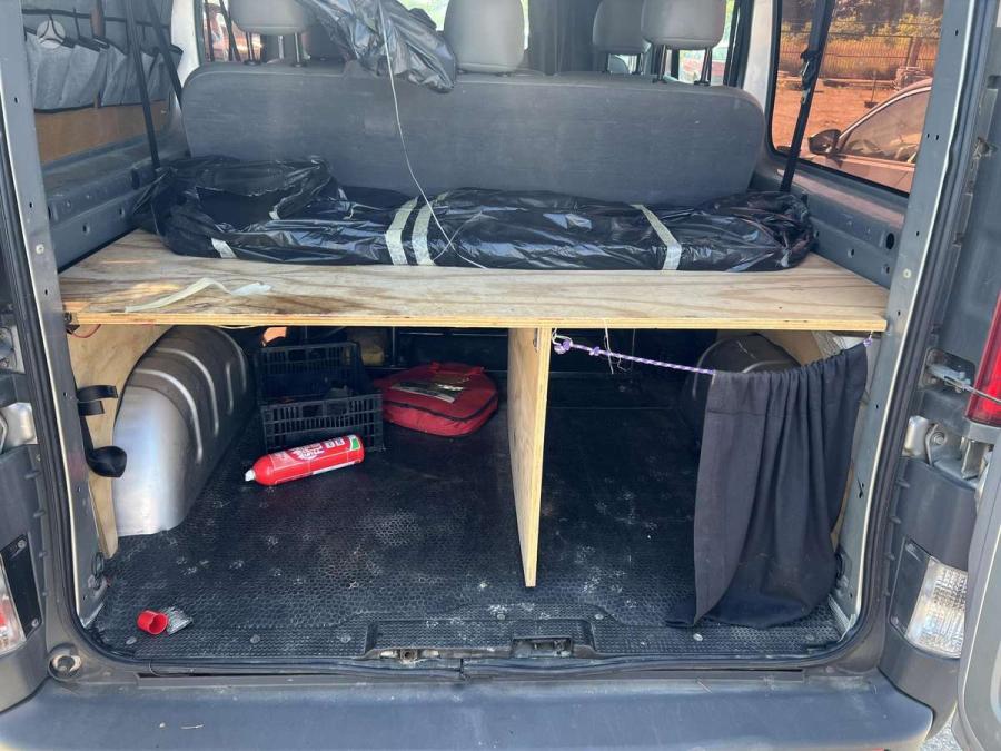 Pelēks Opel Vivaro 2011 Panevēža, ar dzinēja tilpumu 2.00 L un nobraukumu 286 tūkst. km par 5200 €, foto 15 vietnē AUTOMOTO.COM.LV