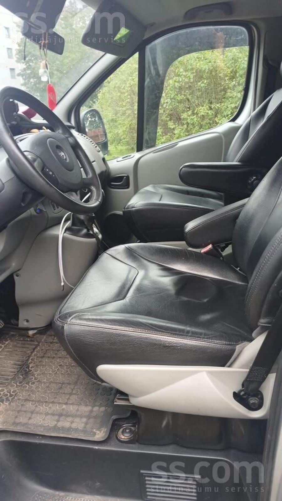 Pelēks Opel Vivaro 2011 Rīga, ar dzinēja tilpumu 2.50 L un nobraukumu 0 tūkst. km par 8000 €, foto 6 vietnē AUTOMOTO.COM.LV