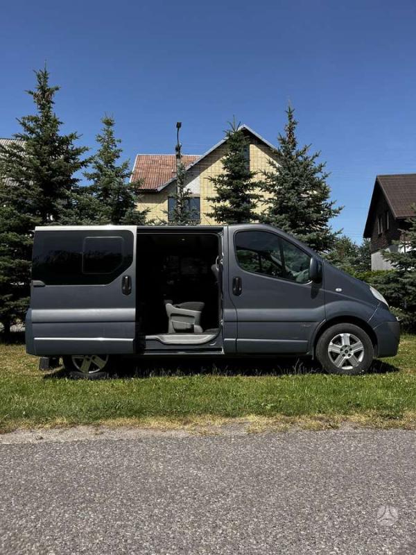 Pelēks Opel Vivaro 2012 Panevēža, ar dzinēja tilpumu 2.00 L un nobraukumu 190 tūkst. km par 10500 €, foto 1 vietnē AUTOMOTO.COM.LV