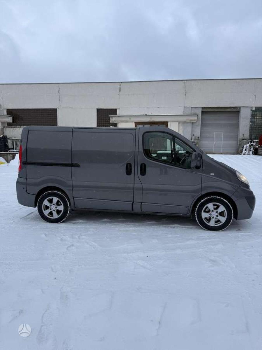 Grey Opel Vivaro 2013 in Vilnius, with an engine capacity of 2.00 L and mileage of 322 thousand km for 5200 €, photo 2 on AUTOMOTO.COM.LV