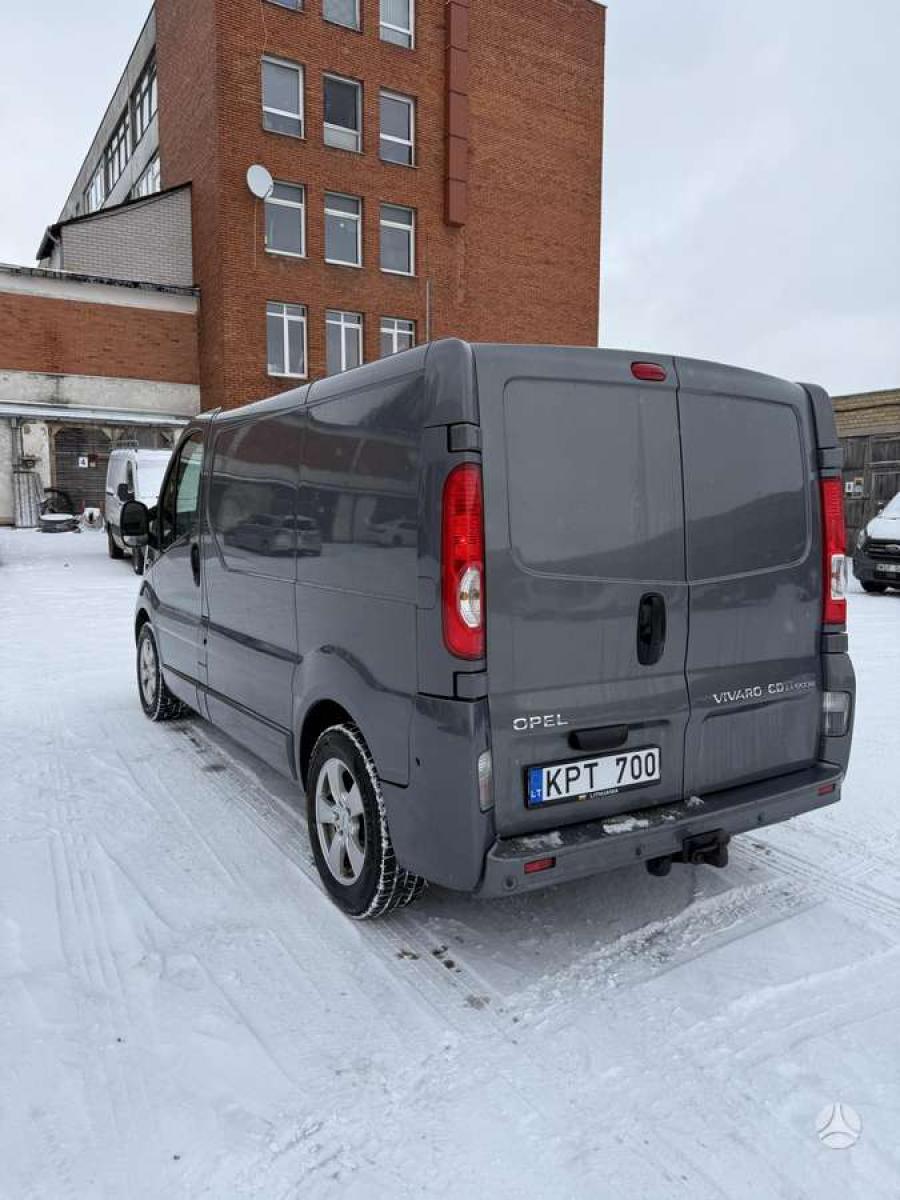 Grey Opel Vivaro 2013 in Vilnius, with an engine capacity of 2.00 L and mileage of 322 thousand km for 5200 €, photo 8 on AUTOMOTO.COM.LV