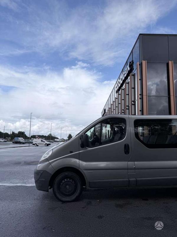 Grey Opel Vivaro 2013 in Kaunas, with an engine capacity of 0.00 L and mileage of 390 thousand km for 5800 €, photo 9 on AUTOMOTO.COM.LV