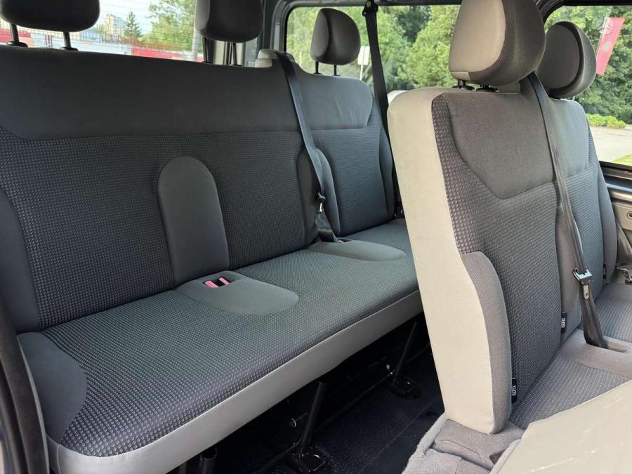 Grey Opel Vivaro 2013 in Vilnius, with an engine capacity of 2.00 L and mileage of 260 thousand km for 9999 €, photo 41 on AUTOMOTO.COM.LV