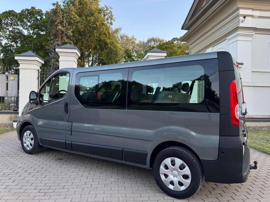 Grey Opel Vivaro 2013 in Vilnius, with an engine capacity of 2.00 L and mileage of 260 thousand km for 9999 €, photo 5 on AUTOMOTO.COM.LV