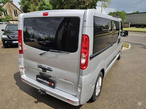 Grey Opel Vivaro 2013 in Siauliai, with an engine capacity of 2.00 L and mileage of 244 thousand km for 11950 €, photo 4 on AUTOMOTO.COM.LV