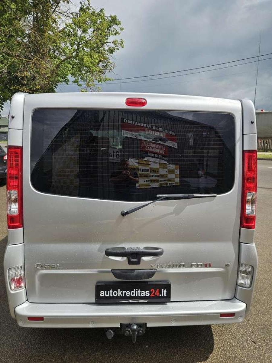 Grey Opel Vivaro 2013 in Siauliai, with an engine capacity of 2.00 L and mileage of 244 thousand km for 11950 €, photo 11 on AUTOMOTO.COM.LV