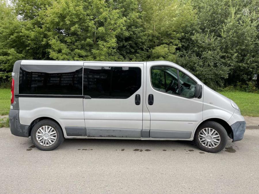 Grey Opel Vivaro 2013 in Klaipeda, with an engine capacity of 2.00 L and mileage of 202 thousand km for 9950 €, photo 5 on AUTOMOTO.COM.LV