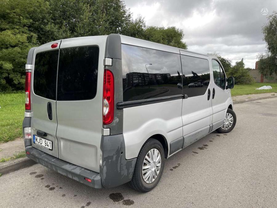 Grey Opel Vivaro 2013 in Klaipeda, with an engine capacity of 2.00 L and mileage of 202 thousand km for 9950 €, photo 6 on AUTOMOTO.COM.LV