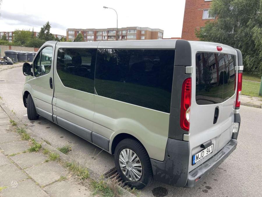 Grey Opel Vivaro 2013 in Klaipeda, with an engine capacity of 2.00 L and mileage of 202 thousand km for 9950 €, photo 8 on AUTOMOTO.COM.LV