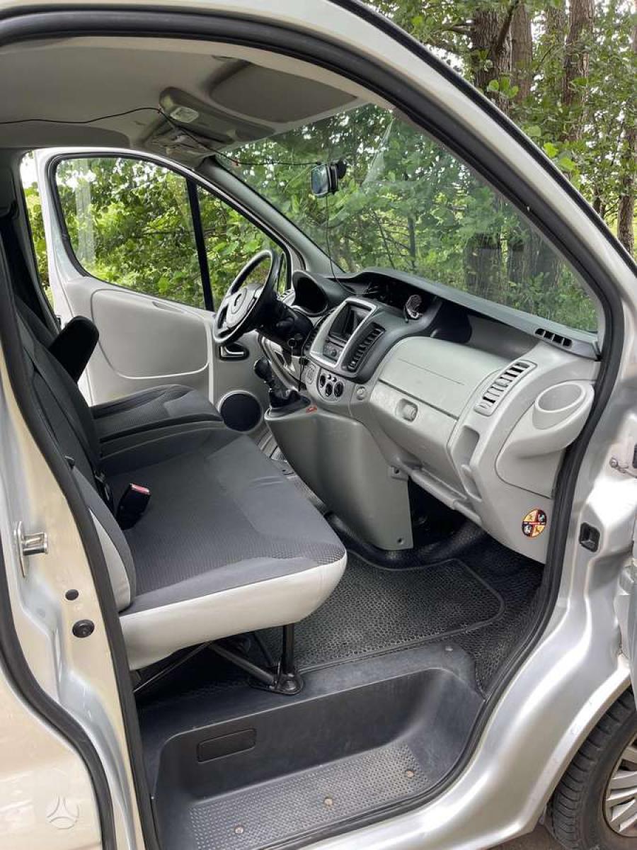 Grey Opel Vivaro 2013 in Klaipeda, with an engine capacity of 2.00 L and mileage of 202 thousand km for 9950 €, photo 14 on AUTOMOTO.COM.LV