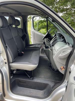 Grey Opel Vivaro 2013 in Klaipeda, with an engine capacity of 2.00 L and mileage of 202 thousand km for 9950 €, photo 17 on AUTOMOTO.COM.LV