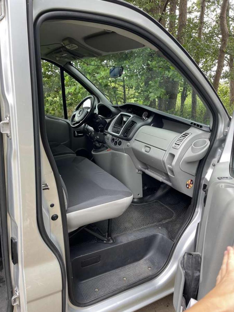 Grey Opel Vivaro 2013 in Klaipeda, with an engine capacity of 2.00 L and mileage of 202 thousand km for 9950 €, photo 24 on AUTOMOTO.COM.LV