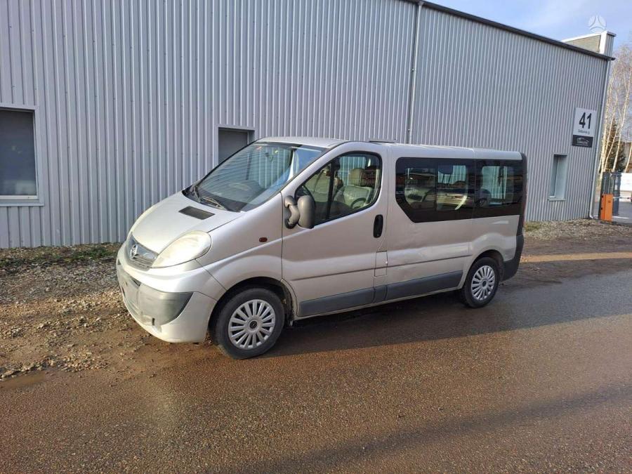 Grey Opel Vivaro 2014 in Ukmerge, with an engine capacity of 2.00 L and mileage of 374 thousand km for 5900 €, photo 1 on AUTOMOTO.COM.LV