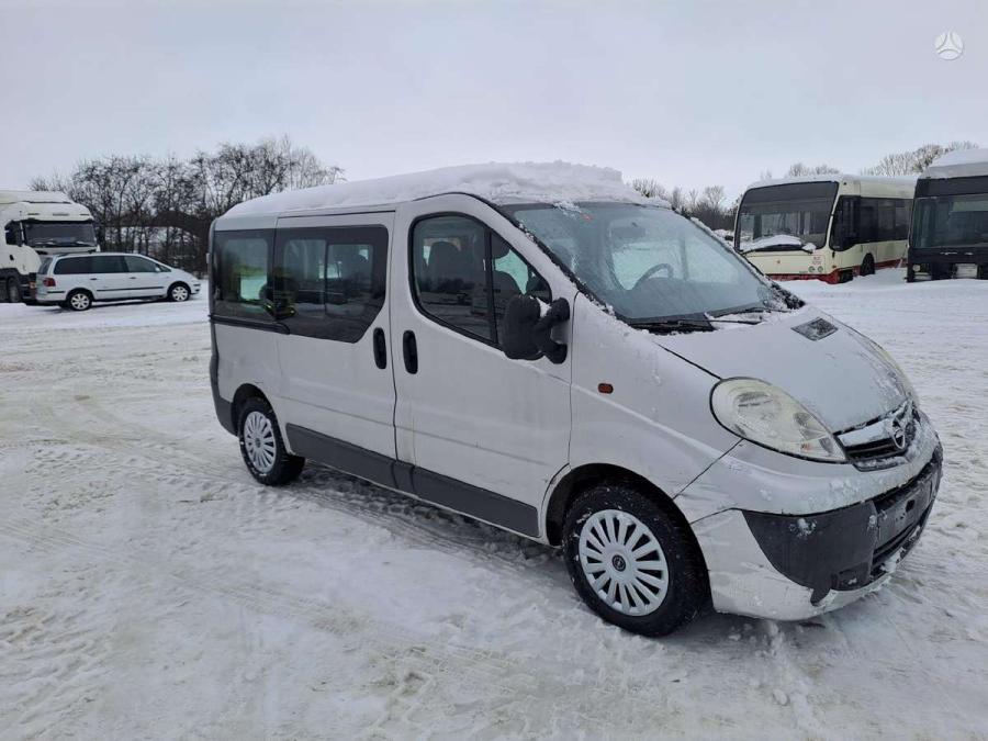 Grey Opel Vivaro 2014 in Ukmerge, with an engine capacity of 2.00 L and mileage of 374 thousand km for 5700 €, photo 2 on AUTOMOTO.COM.LV