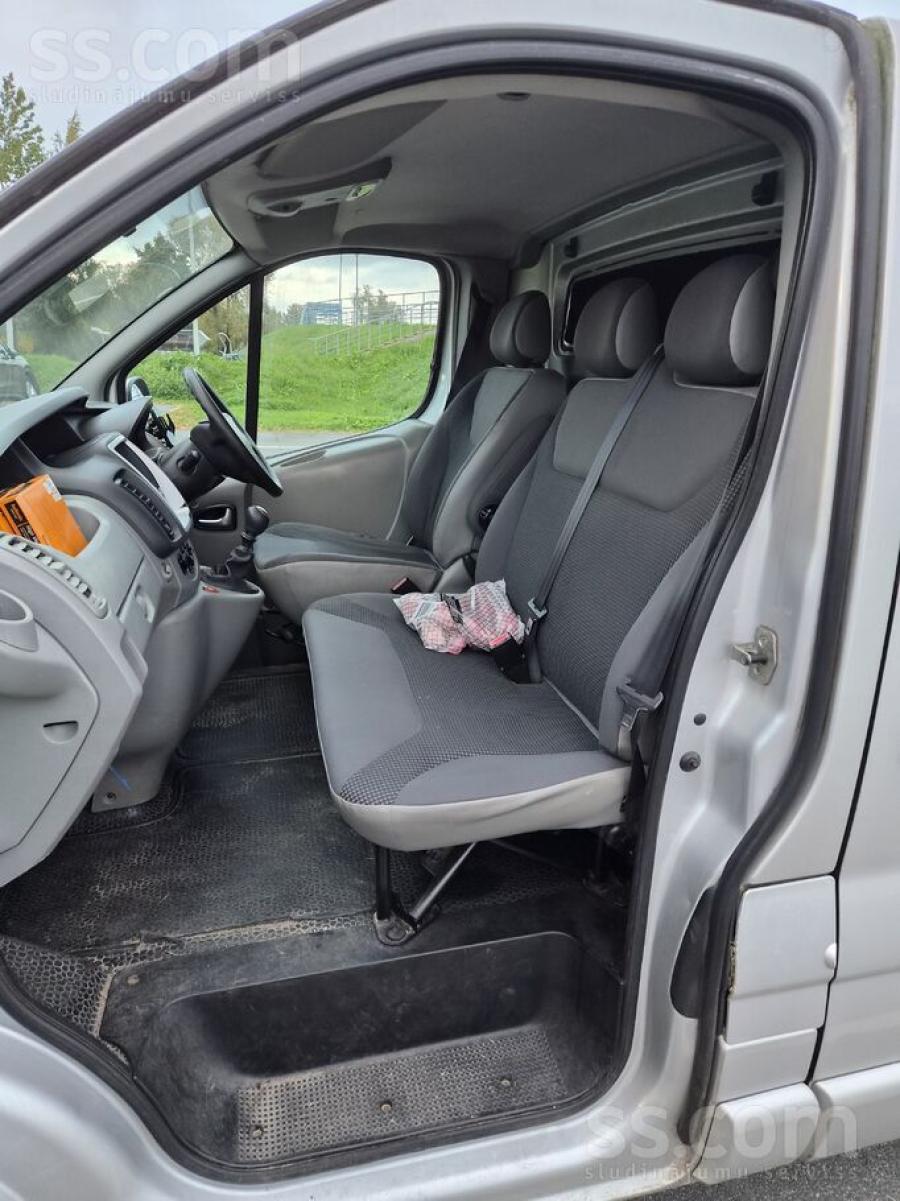 Pelēks Opel Vivaro 2014 Rīga, ar dzinēja tilpumu 2.00 L un nobraukumu 320 tūkst. km par 1800 €, foto 6 vietnē AUTOMOTO.COM.LV