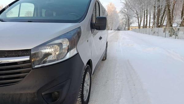 Grey Opel Vivaro 2015 in Taurage, with an engine capacity of 1.60 L and mileage of 230 thousand km for 9400 €, photo 3 on AUTOMOTO.COM.LV