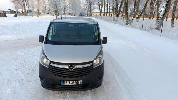 Grey Opel Vivaro 2015 in Taurage, with an engine capacity of 1.60 L and mileage of 230 thousand km for 9400 €, photo 4 on AUTOMOTO.COM.LV