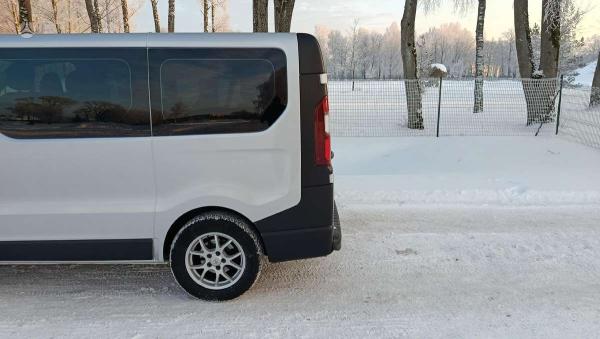 Grey Opel Vivaro 2015 in Taurage, with an engine capacity of 1.60 L and mileage of 230 thousand km for 9400 €, photo 10 on AUTOMOTO.COM.LV