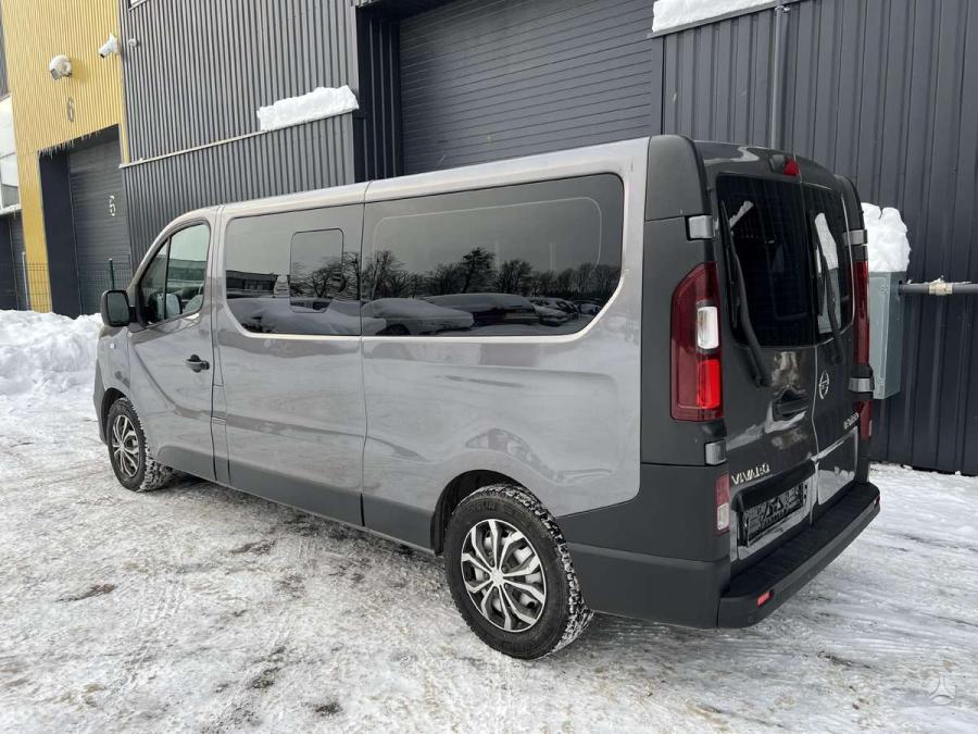 Grey Opel Vivaro 2015 in Alytus, with an engine capacity of 1.60 L and mileage of 274 thousand km for 8950 €, photo 5 on AUTOMOTO.COM.LV