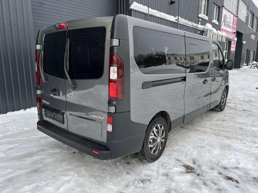 Grey Opel Vivaro 2015 in Alytus, with an engine capacity of 1.60 L and mileage of 274 thousand km for 8950 €, photo 8 on AUTOMOTO.COM.LV