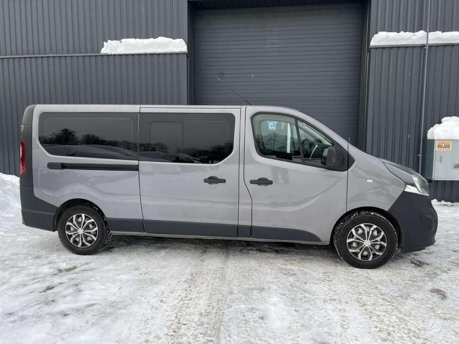 Grey Opel Vivaro 2015 in Alytus, with an engine capacity of 1.60 L and mileage of 274 thousand km for 8950 €, photo 10 on AUTOMOTO.COM.LV