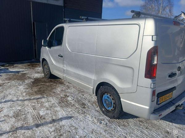 Grey Opel Vivaro 2015 in Kretinga, with an engine capacity of 1.60 L and mileage of 250 thousand km for 4200 €, photo 5 on AUTOMOTO.COM.LV