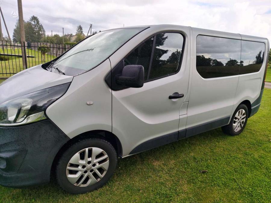 Grey Opel Vivaro 2015 in Rokiskis, with an engine capacity of 1.60 L and mileage of 210 thousand km for 10400 €, photo 4 on AUTOMOTO.COM.LV