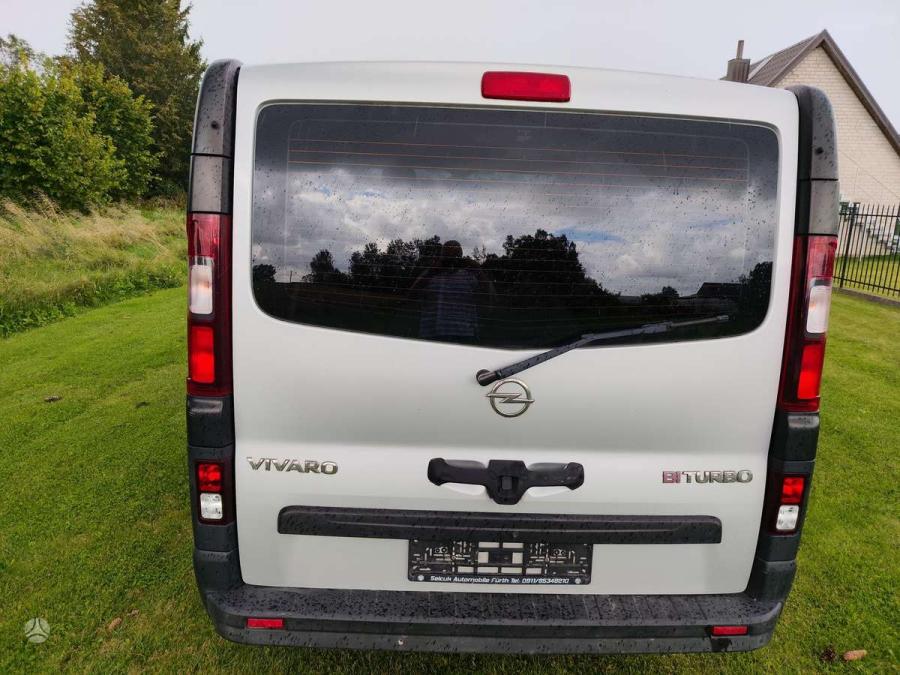 Grey Opel Vivaro 2015 in Rokiskis, with an engine capacity of 1.60 L and mileage of 210 thousand km for 10400 €, photo 5 on AUTOMOTO.COM.LV