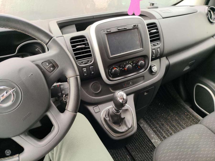 Grey Opel Vivaro 2015 in Rokiskis, with an engine capacity of 1.60 L and mileage of 210 thousand km for 10400 €, photo 9 on AUTOMOTO.COM.LV