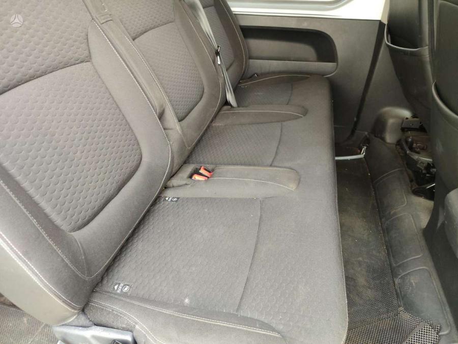 Grey Opel Vivaro 2015 in Rokiskis, with an engine capacity of 1.60 L and mileage of 210 thousand km for 10400 €, photo 10 on AUTOMOTO.COM.LV