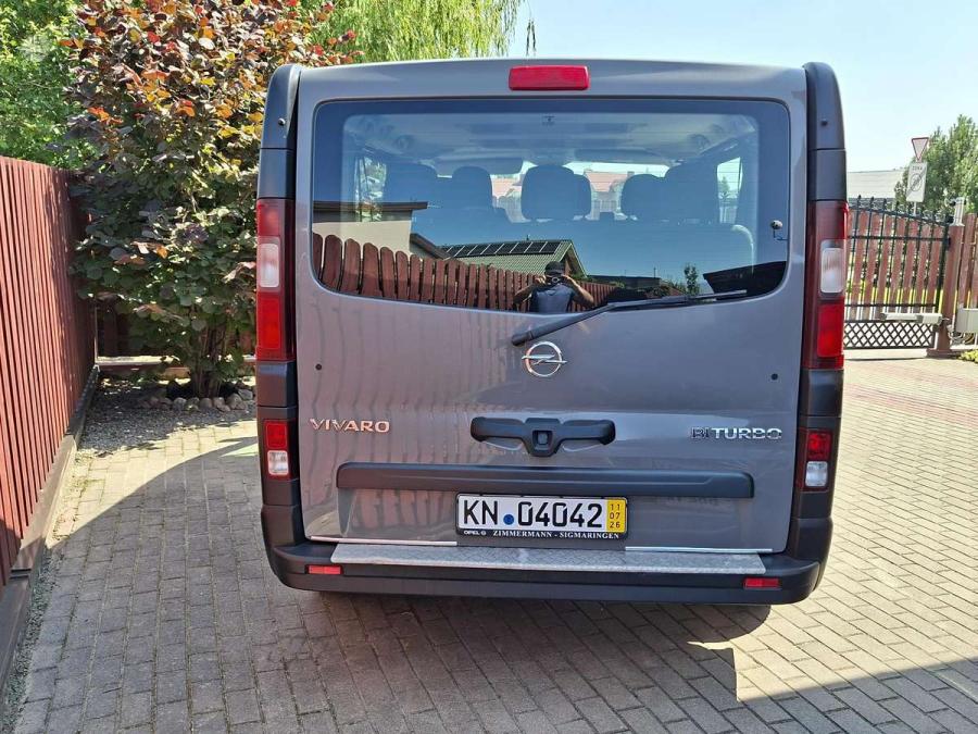 Grey Opel Vivaro 2016 in Siauliai, with an engine capacity of 1.60 L and mileage of 256 thousand km for 10700 €, photo 7 on AUTOMOTO.COM.LV
