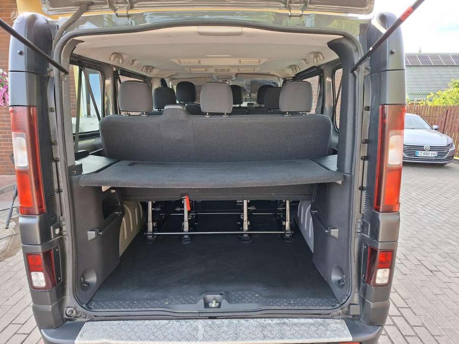 Grey Opel Vivaro 2016 in Siauliai, with an engine capacity of 1.60 L and mileage of 256 thousand km for 10700 €, photo 15 on AUTOMOTO.COM.LV