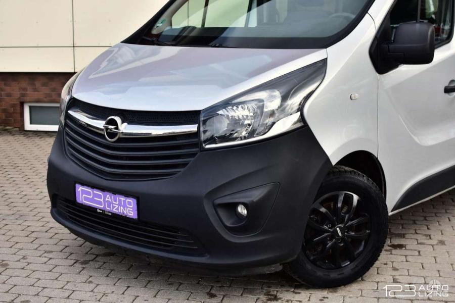 Grey Opel Vivaro 2016 in Kretinga, with an engine capacity of 1.60 L and mileage of 246 thousand km for 10999 €, photo 3 on AUTOMOTO.COM.LV