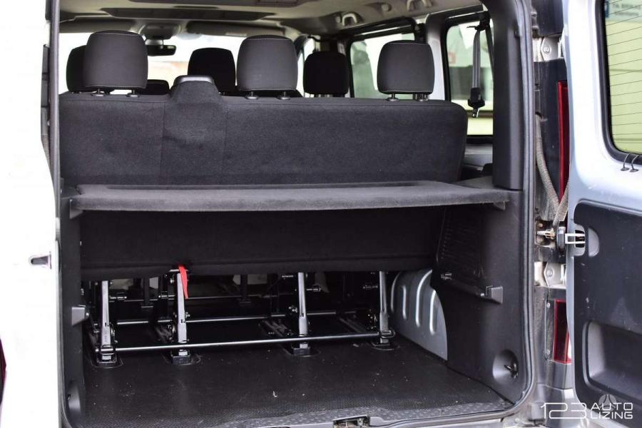 Grey Opel Vivaro 2016 in Kretinga, with an engine capacity of 1.60 L and mileage of 246 thousand km for 10999 €, photo 10 on AUTOMOTO.COM.LV