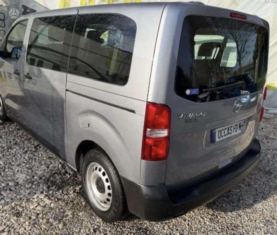 Grey Opel Vivaro 2019 in Kaunas, with an engine capacity of 1.50 L and mileage of 126 thousand km for 17700 €, photo 4 on AUTOMOTO.COM.LV