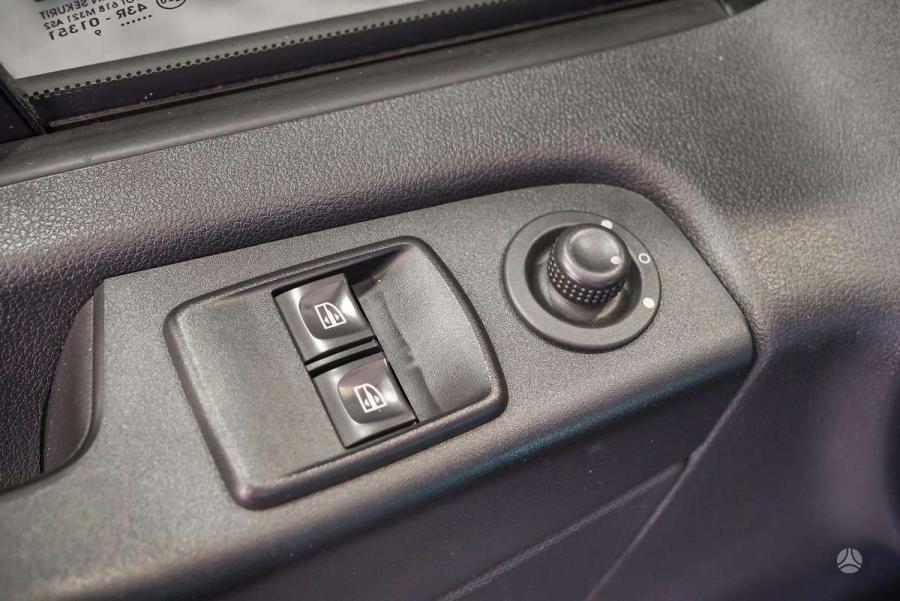 Grey Opel Vivaro 2019 in Marijampole, with an engine capacity of 1.60 L and mileage of 203 thousand km for 14450 €, photo 24 on AUTOMOTO.COM.LV