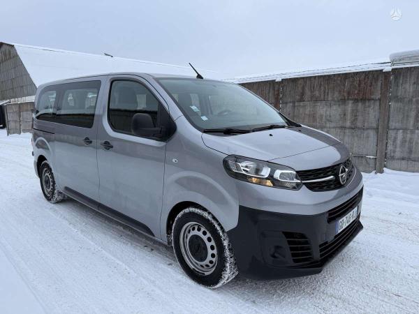 Grey Opel Vivaro 2021 in Taurage, with an engine capacity of 1.50 L and mileage of 149 thousand km for 17500 €, photo 10 on AUTOMOTO.COM.LV