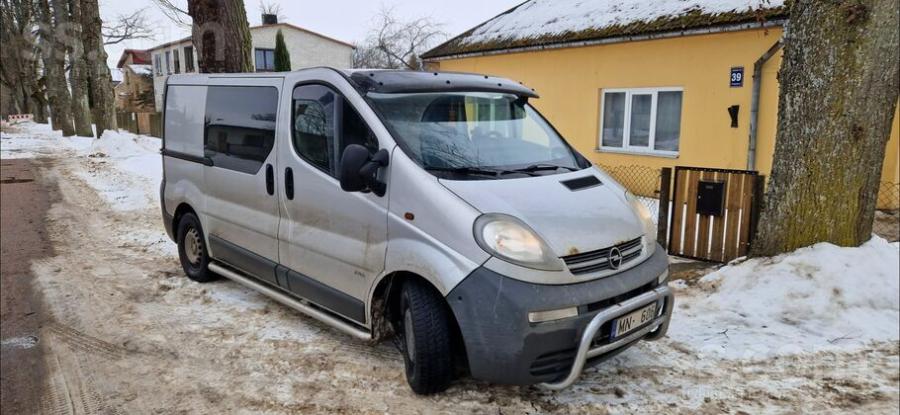 Pelēks Opel Vivaro 2002 Valmiera, ar dzinēja tilpumu 1.90 L un nobraukumu 450 tūkst. km par 4500 €, foto 1 vietnē AUTOMOTO.COM.LV
