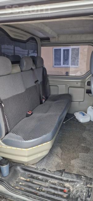 Pelēks Opel Vivaro 2002 Valmiera, ar dzinēja tilpumu 1.90 L un nobraukumu 450 tūkst. km par 4500 €, foto 3 vietnē AUTOMOTO.COM.LV