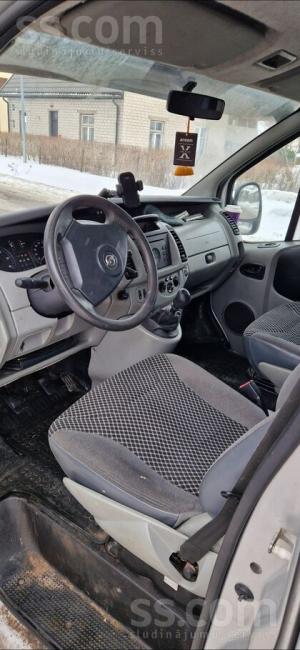 Pelēks Opel Vivaro 2002 Valmiera, ar dzinēja tilpumu 1.90 L un nobraukumu 450 tūkst. km par 4500 €, foto 4 vietnē AUTOMOTO.COM.LV