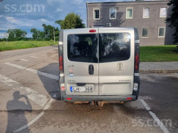 Grey Opel Vivaro 2002 in Rezekne, with an engine capacity of 2.00 L and mileage of 504 thousand km for 2500 €, photo 3 on AUTOMOTO.COM.LV