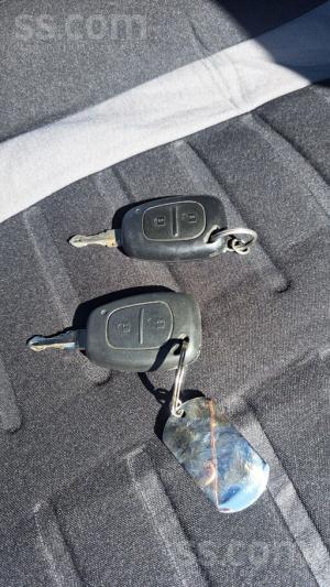 Pelēks Opel Vivaro 2002 Jelgava, ar dzinēja tilpumu 1.90 L un nobraukumu 404 tūkst. km par 2300 €, foto 9 vietnē AUTOMOTO.COM.LV