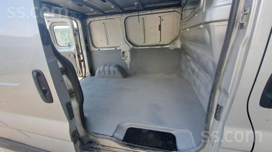 Pelēks Opel Vivaro 2002 Jelgava, ar dzinēja tilpumu 1.90 L un nobraukumu 404 tūkst. km par 2300 €, foto 10 vietnē AUTOMOTO.COM.LV