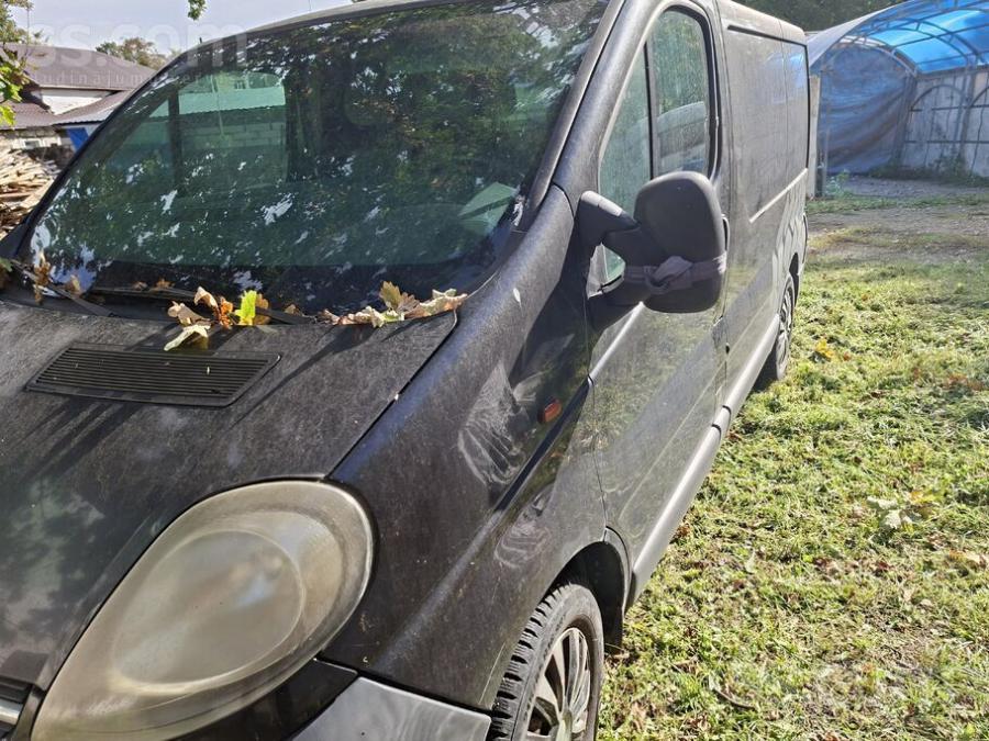 Grey Opel Vivaro 2002 in Riga, with an engine capacity of 1.90 L and mileage of 271 thousand km for 2499 €, photo 1 on AUTOMOTO.COM.LV