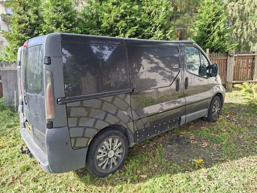Grey Opel Vivaro 2002 in Riga, with an engine capacity of 1.90 L and mileage of 271 thousand km for 2499 €, photo 3 on AUTOMOTO.COM.LV