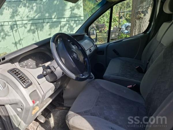 Grey Opel Vivaro 2002 in Riga, with an engine capacity of 1.90 L and mileage of 271 thousand km for 2499 €, photo 6 on AUTOMOTO.COM.LV