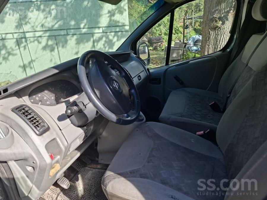 Grey Opel Vivaro 2002 in Riga, with an engine capacity of 1.90 L and mileage of 271 thousand km for 2499 €, photo 6 on AUTOMOTO.COM.LV