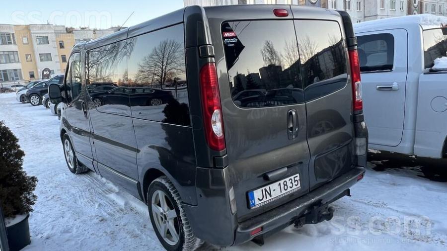 Grey Opel Vivaro 2003 in Riga, with an engine capacity of 1.90 L and mileage of 338 thousand km for 3750 €, photo 3 on AUTOMOTO.COM.LV