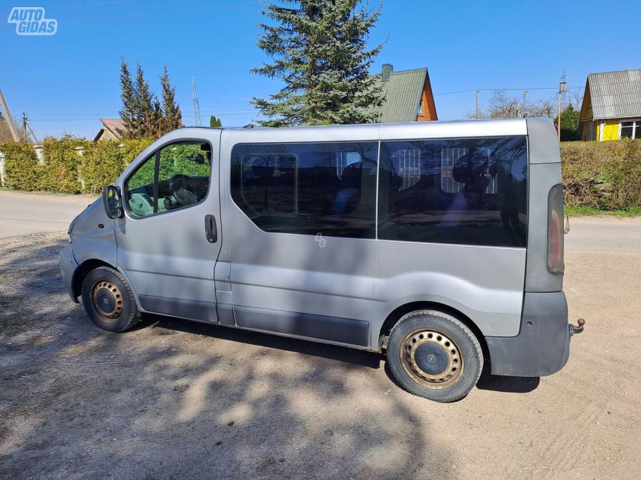Grey Opel Vivaro 2003 in Vilnius, with an engine capacity of 1.90 L and mileage of 350 thousand km for 2400 €, photo 8 on AUTOMOTO.COM.LV
